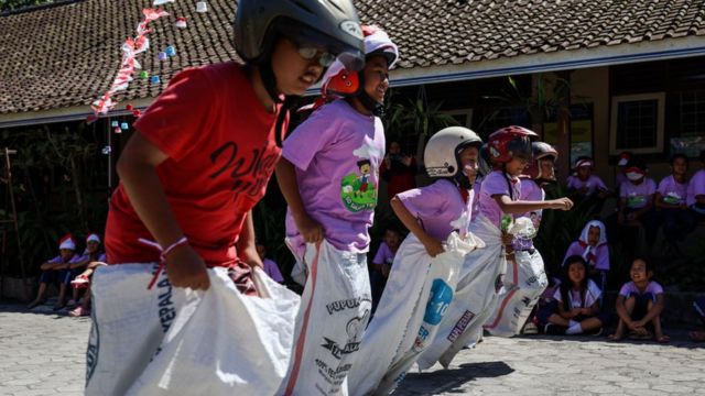 HUT RI ke-78: Potret perayaan kemerdekaan dan pengibaran bendera Merah Putih di seluruh negeri ...