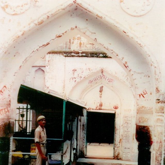 25 साल पहले अयोध्या में मस्जिद के अलावा और भी बहुत कुछ टूटा था - BBC ...