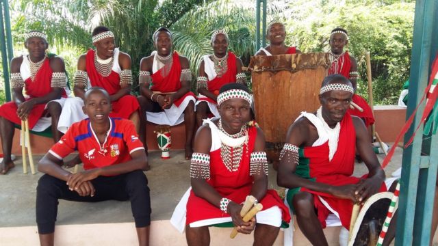 A la découverte du tambour burundais, un instrument interdit aux femmes ...