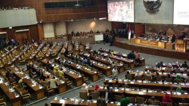 Mengapa DPR bersikeras tentang pembangunan gedung baru? - BBC News ...