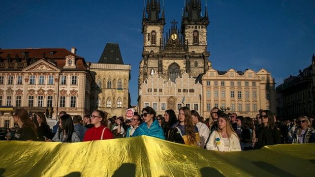Що чекає українських біженців в Європі у 2023 році Bbc News Україна