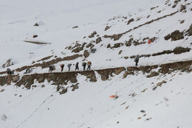Iran, manjine i siromaštvo: Život kolbara u Iranskom Kurdistanu - nema ...
