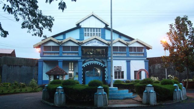 चीनी-भारतीय पेरेंट के 'गुनाह' की सज़ा काटती बच्ची - BBC News हिंदी