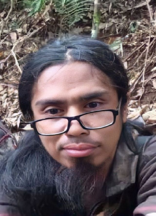 Polisi klaim 'anggota terakhir teroris Poso' tewas ditembak - 'Pak guru jago merakit bom' - BBC ...