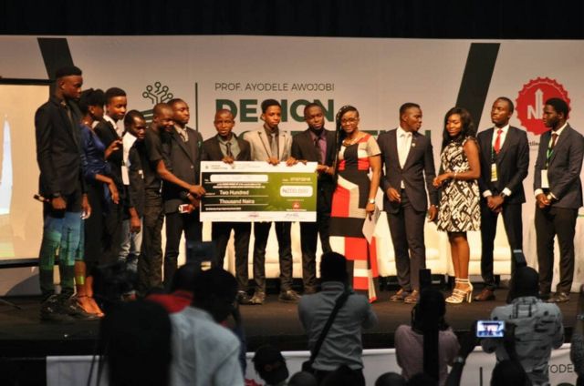 Tani Ọ̀jọ̀gbọ̀n Ayodele Awojobi, onímọ̀ ẹrọ tí o ní kí wọ́n wọgi lè ìbò ...