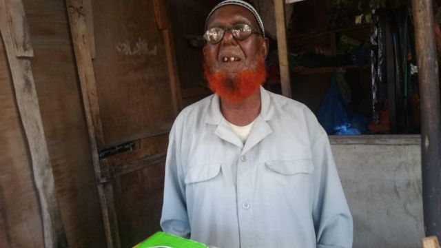 Soomaali 81 jir ah oo cuntooyinka afurka ku iibiyo Hargeysa - BBC News ...