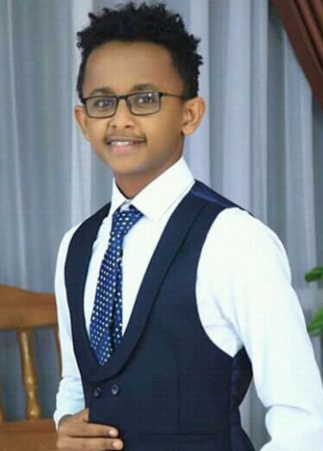 በ23 ዓመቱ የህክምና ትምህርቱን ያጠናቀቀው ዶ/ር አቤኔዘር ብርሃኑ - BBC News አማርኛ