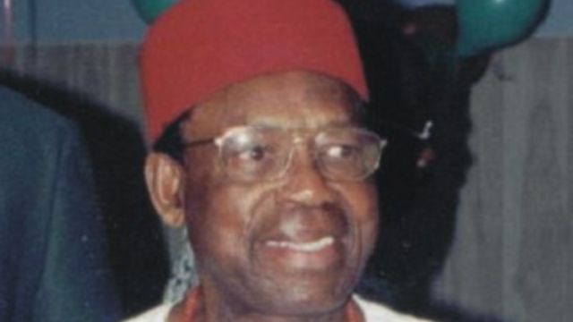 Chike Obi: Odogwu Igbo ji 'mathematics' rie amusu - BBC News Ìgbò