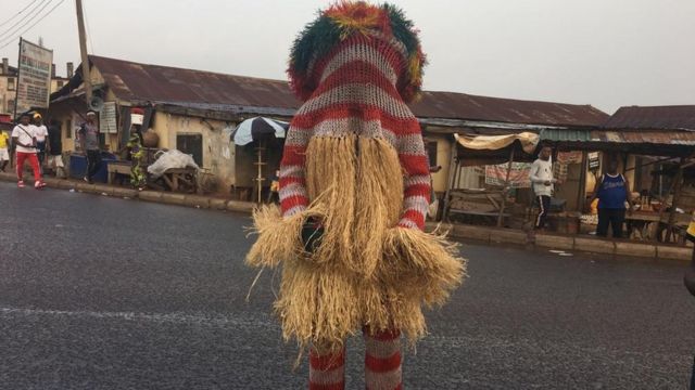 Easter Monday: Lee mmọnwụ ndị pụtara ịgba 'Easter' na Coal Camp - BBC ...