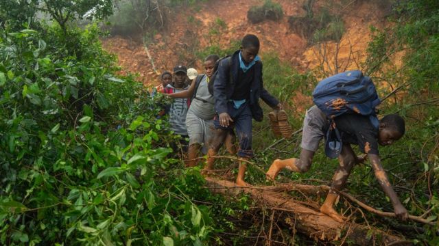 Kimbunga Ida: Watu 65 wafariki nchini Zimbabwe - BBC News Swahili