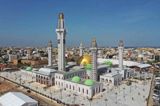 Une mosquée à plus de 30 millions de dollars inaugurée à Dakar - BBC ...