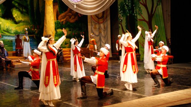 نخستین اجرای باله 'زال و رودابه' در تاجیکستان - BBC News فارسی