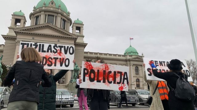 Nasilje nad ženama i Srbija: „Nijedna žena više" - održan protest ...