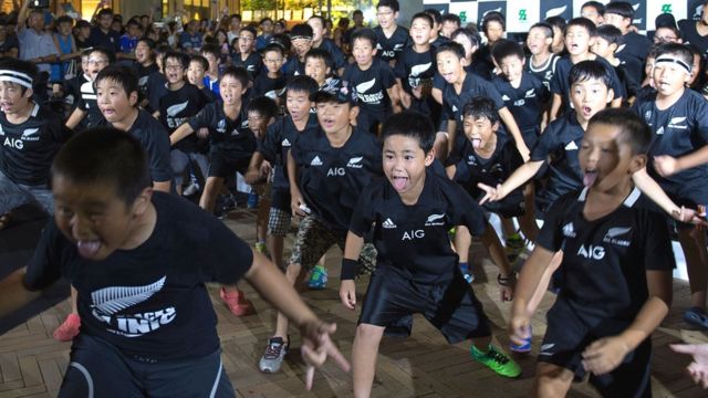 【ラグビーW杯】 応援歌、相撲、トイレ… 来日ファンが驚く8項目 - BBCニュース