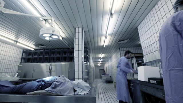 El macabro destino de los cadáveres a los que les late el corazón - BBC ...