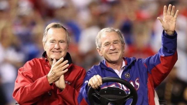 بالصور: محطات رئيسية في حياة الرئيس الأمريكي الراحل جورج بوش الأب - BBC ...