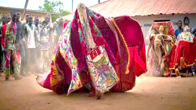 Ibadan Oloolu Masquerade: Ojúmitó kan ní ìbọn kò ran Oloolu àmọ́ ọpẹ́ ...