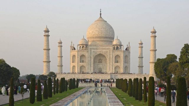 Taj Mahal oo laga masaxay diiwaanka dalxiiska Hindiya - BBC News Somali