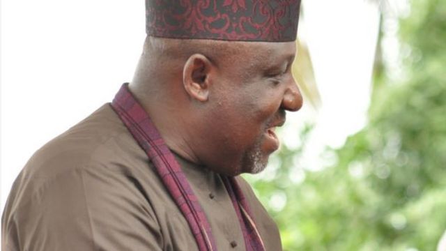 Akụkọ kachasi taa: Okorocha na Arch. katọlik Owerri - BBC News Ìgbò
