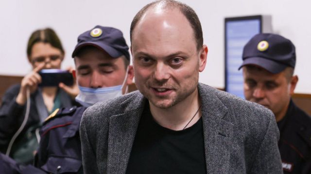 Против Владимира Кара-Мурзы возбудили уголовное дело о госизмене - BBC ...