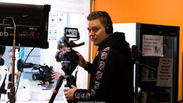 Kisah sosok-sosok di balik layar para YouTuber dunia - BBC News Indonesia