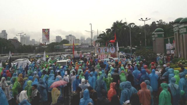 Aksi 212: Rizieq Shihab datang dan menyeru 'penjarakan Ahok' - BBC News ...