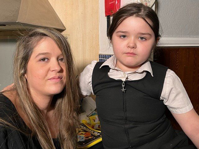 Homeless children: Living with trauma, tears and tiredness - BBC News