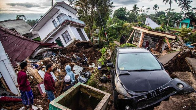 Gempa Cianjur: Korban meninggal bertambah menjadi 271 orang, tim SAR fokus evakuasi korban di ...