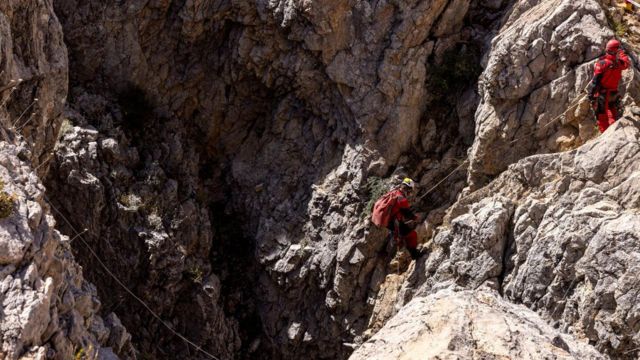 Morca Düdeni: ABD'li mağaracı Mark Dickey'nin kurtarıldığı mağara ...