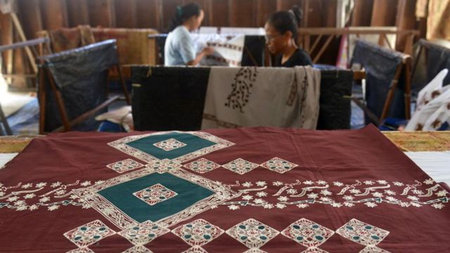 bbc,com ナショナル バティック デー: 水族館の布の展示から MURI の記録まで : pegasos2001のblog