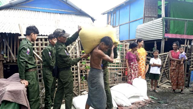 ဇူလိုင် ၅ ရက်ထိပ်တန်းသတင်းများ မြန်မာလုပ်သားတွေရဲ့ကားကို ထိုင်းရဲဖမ်းချိန် တိုက်မှုဖြစ် Bbc