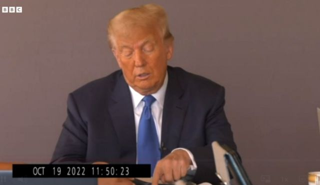 Trump oo kala garan waayey xaaskiisa iyo haweeney kale - BBC News Somali