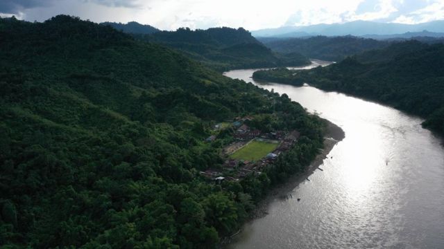 IKN: Ironi dari desa terpencil tanpa listrik di Sungai Kayan, terancam ...