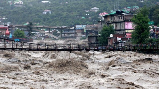 भारतमा बाढीपहिरो: विभिन्न राज्यमा रहेका नेपाली पनि प्रभावित, के गर्दै छ दूतावास - BBC News नेपाली