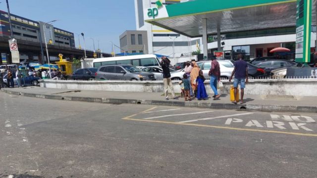 Fuel subsidy meaning: Wetin e be and how di removal go affect Nigerians - BBC News Pidgin