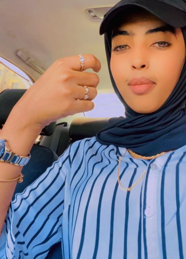 Ayaan Kaaba: Waxaan jeclahay inaan shukaansado nin meel fog iga jira - BBC News Somali