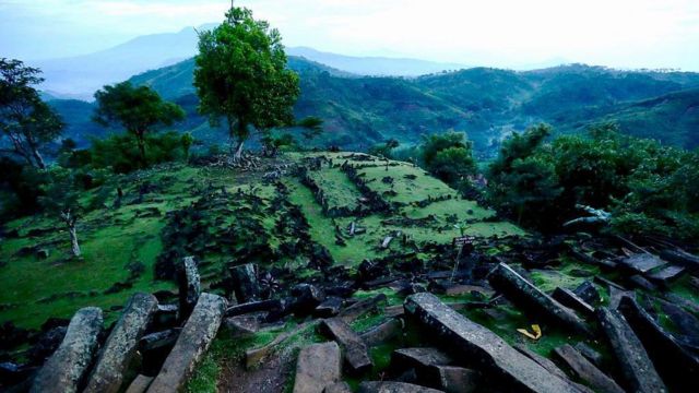 Gunung Padang 'berpotensi menjadi piramida tertua di dunia' - Bagaimana ...