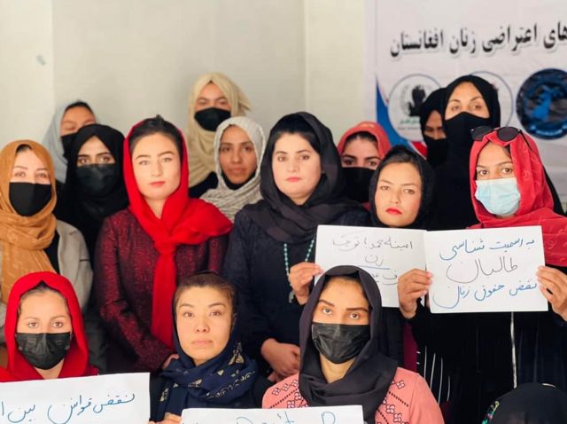 اعتراض به دیدار رینا امیری با طالبان در دوحه؛ «زنان حامی طالبان نماینده