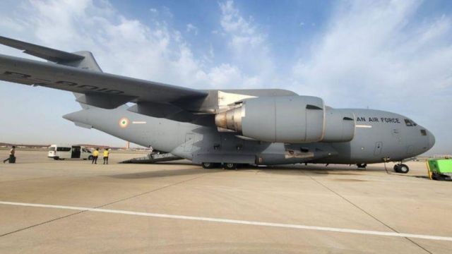 C-17 ग्लोबमास्टर : परदेशात अडकलेल्या भारतीयांच्या सुटकेचं सारथी - BBC News मराठी