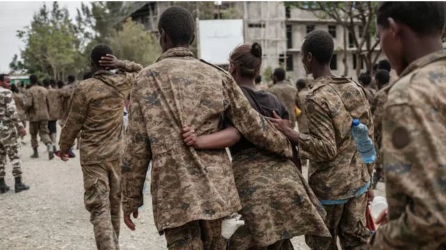 Yaƙin Tigray: Ana zargin sojojin Eritrea da yi wa mata fyaɗe - BBC News ...