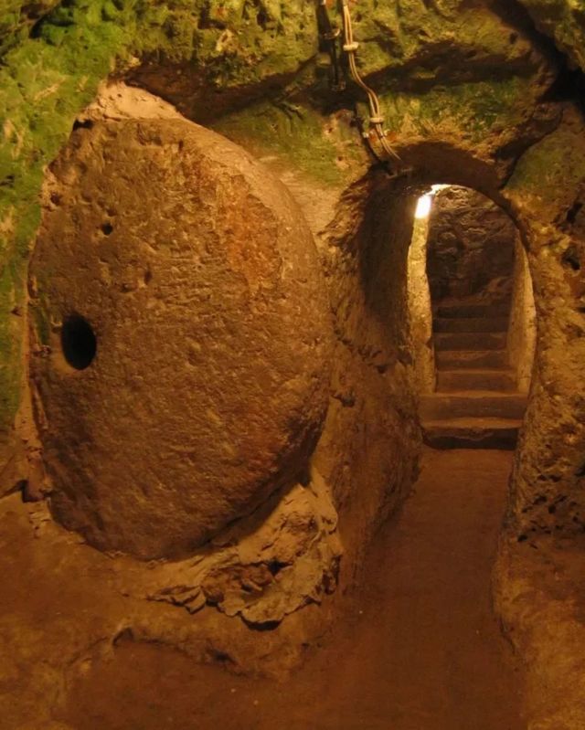 Turquie : Derinkuyu, la mystérieuse ville souterraine - BBC News Afrique