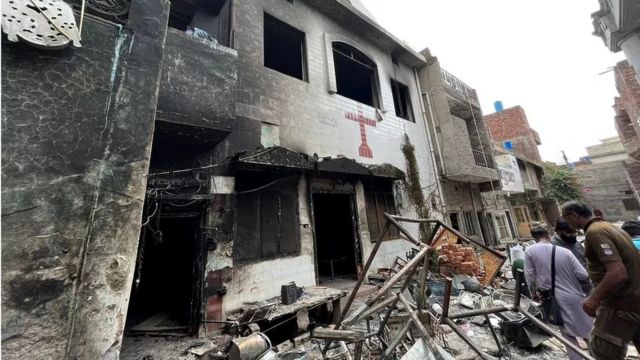 Pakistan: Massa membakar gereja-gereja yang dipicu tuduhan penistaan ...