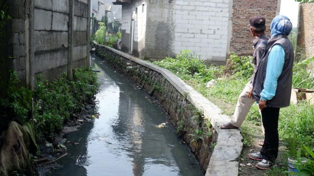 Lima tahun Citarum Harum: Sungai penting yang masih jadi ‘kakus raksasa’ karena limbah tinja ...