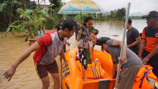 Rencana tambang emas terbesar di Jawa berpotensi perparah bencana ekologi - 'Kalau tambang emas ...