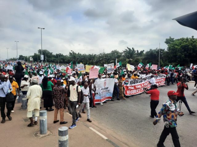 ASUU Strike: "We no go back down, two years no too much to sacrifice" - BBC News Pidgin