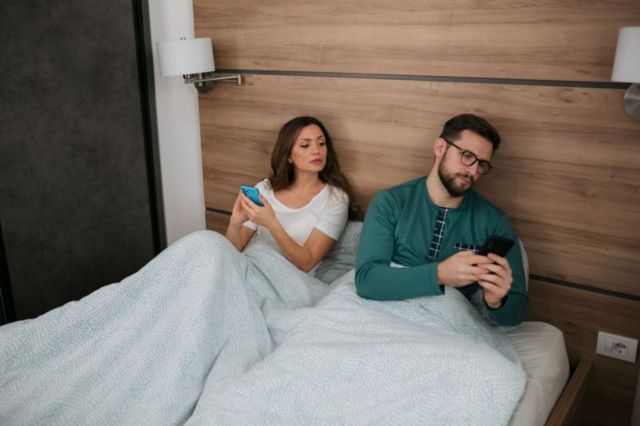 Mtindo wa maisha: Faida za kulala vitanda viwili tofauti kwa wanandoa ...