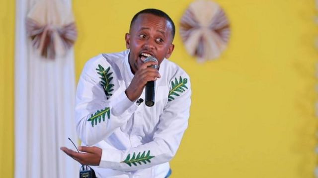 ‘ሓደ ሓደ ግዜ እናበኸኹ እየ ኮሜዲ ዝጽሕፍ’ - ኮሜድያን እሸቱ - BBC News ትግርኛ