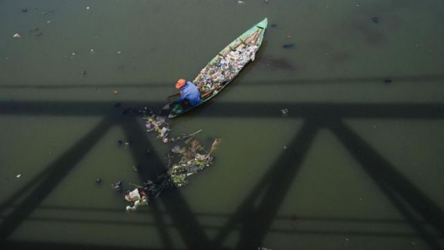 Lima tahun Citarum Harum: Sungai penting yang masih jadi ‘kakus raksasa ...