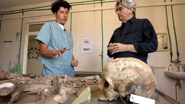 Srebrenitsa: Bir bilim insanının ölüleri teşhis etme çabası - BBC News ...