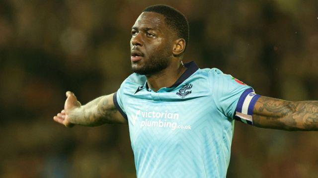 Bolton beat Barnsley in League One play-off first leg - BBC Sport